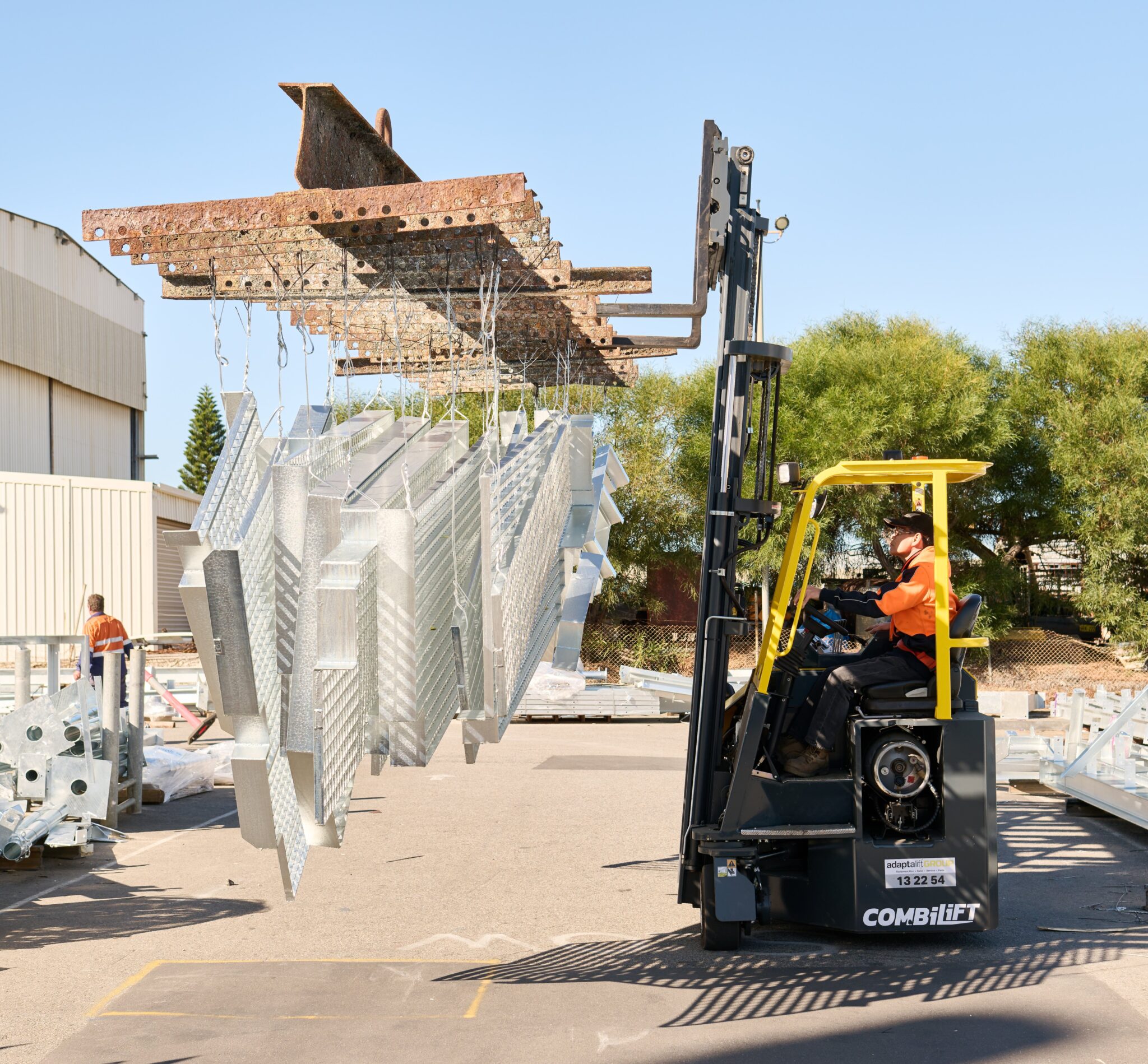 Combi-CB sarjan monitietrukit - Kymen Trukkipalvelu Oy